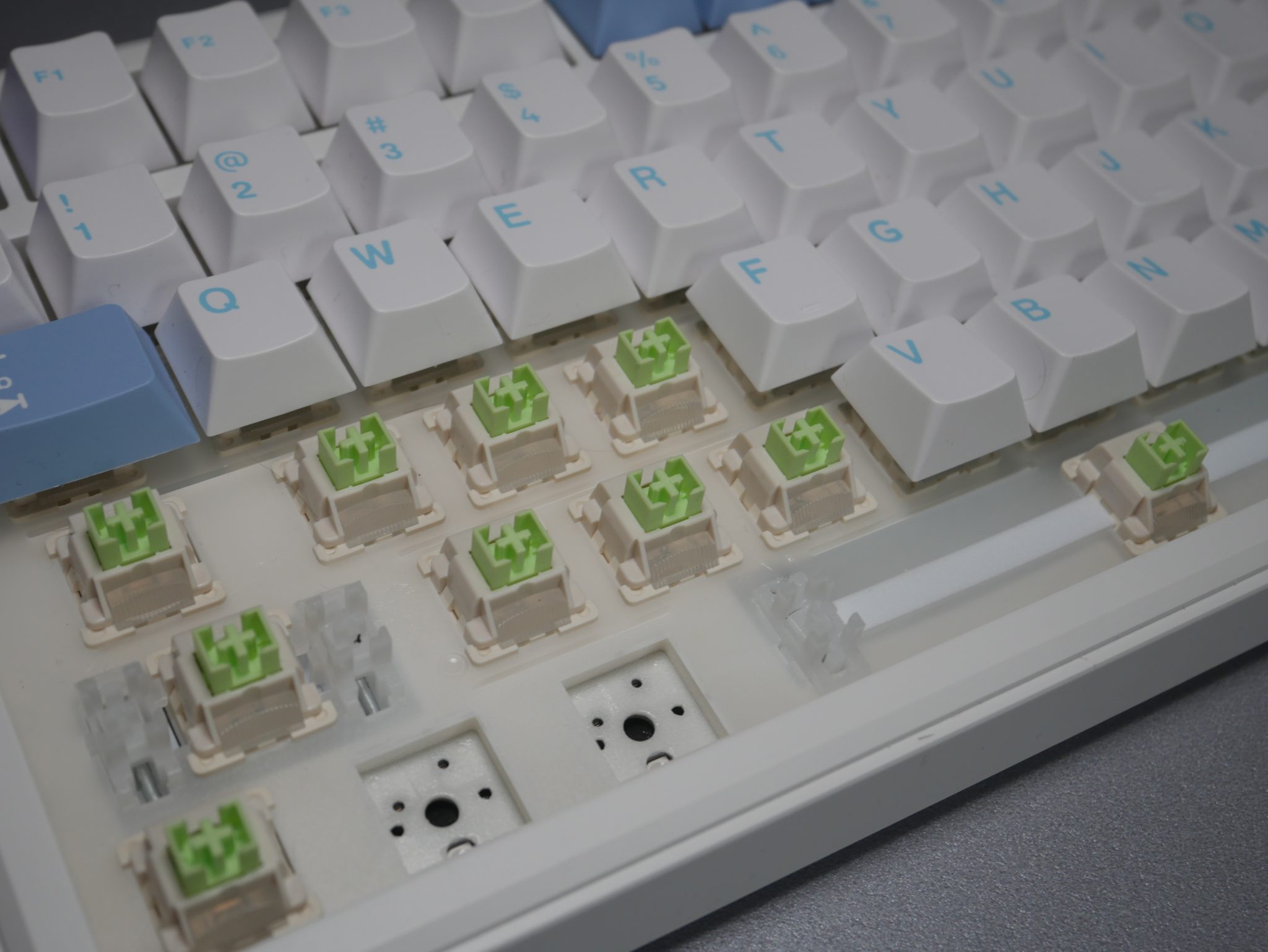 Aula F75 Max - Mater - Periview